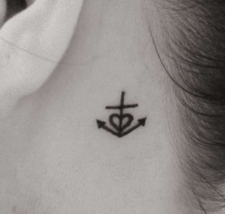 19 Pretty Cross Heart Tattoo Design Ideas – EntertainmentMesh