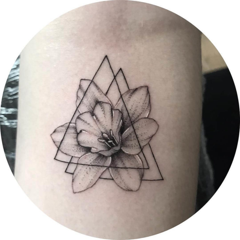20+ Amazing December Birth Flower Tattoo Ideas – EntertainmentMesh